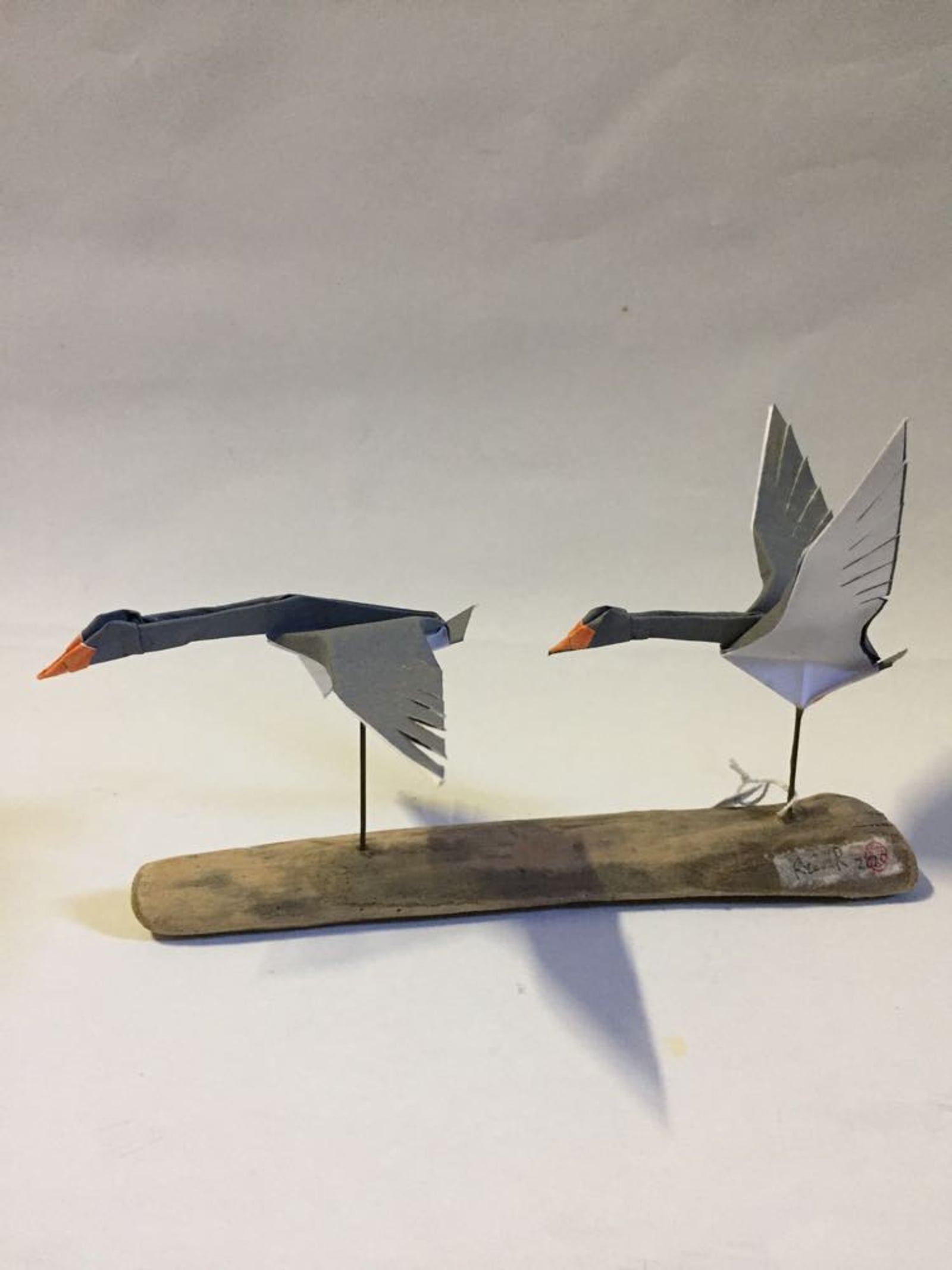 Forskellige kunstværker af papir. Origami,papirklip, papirfoldekunst..